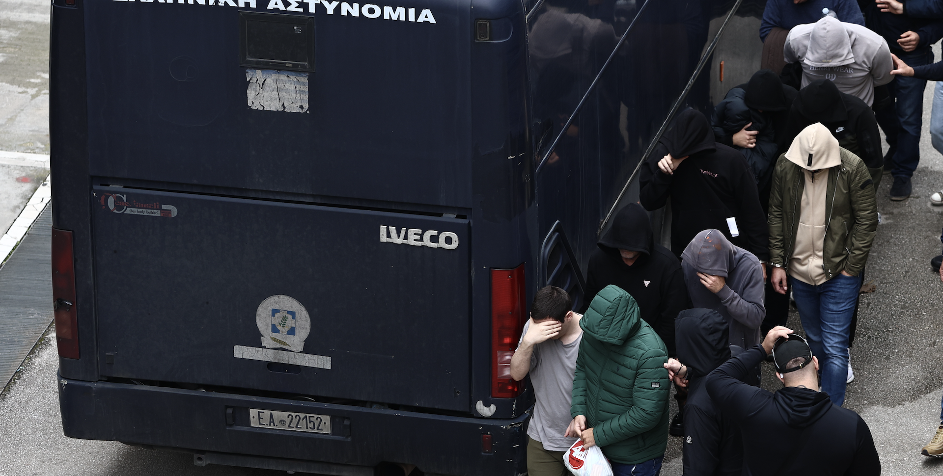 ΟΠΕΚΕΠΕ: Με βραχιολάκι η πρώην σύζυγος του φερόμενου αρχηγού – 9 οι ...